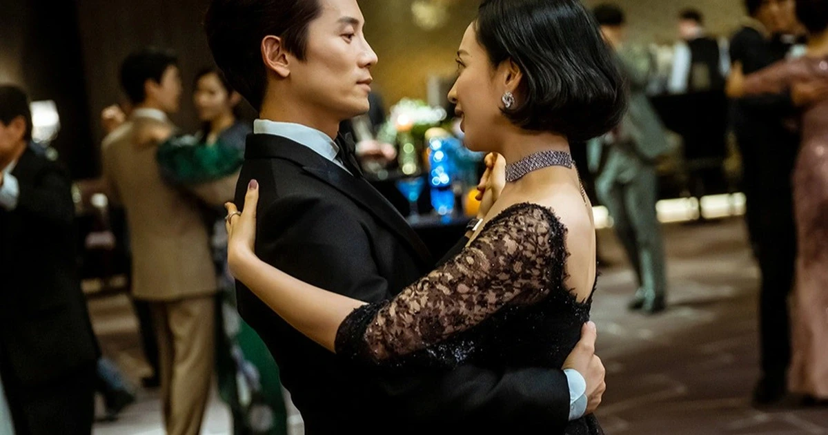 Ji Sung tái ngộ “bông hồng đen” Kim Min Jung đầy ấn tượng trong Thẩm phán ác ma sau 22 năm ...