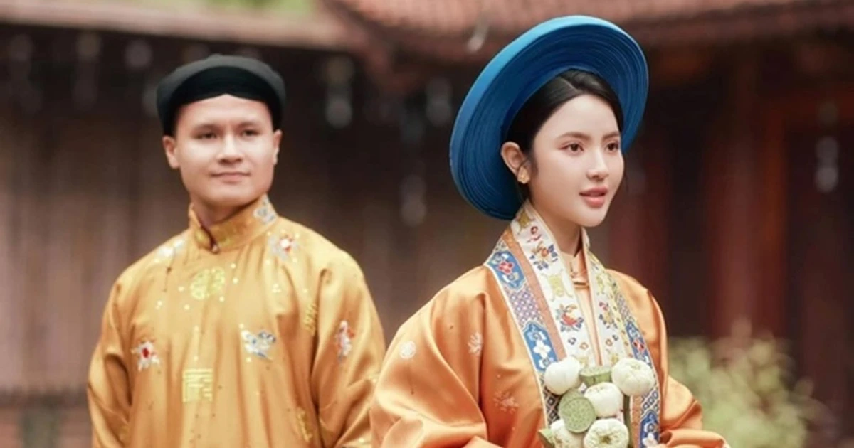 Quang Hai retouched his appearance before the engagement ceremony, Ha ...