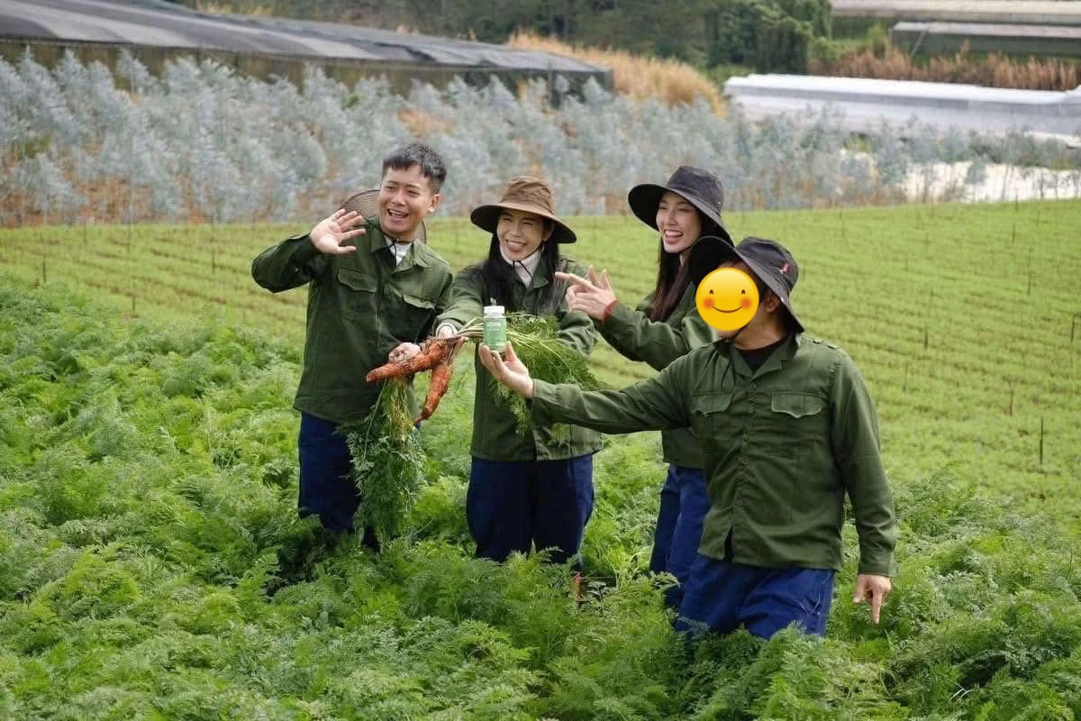 Miss Thuy Tien 'reappeared', hugged CEO Lotus Vang crying 'sobs ...