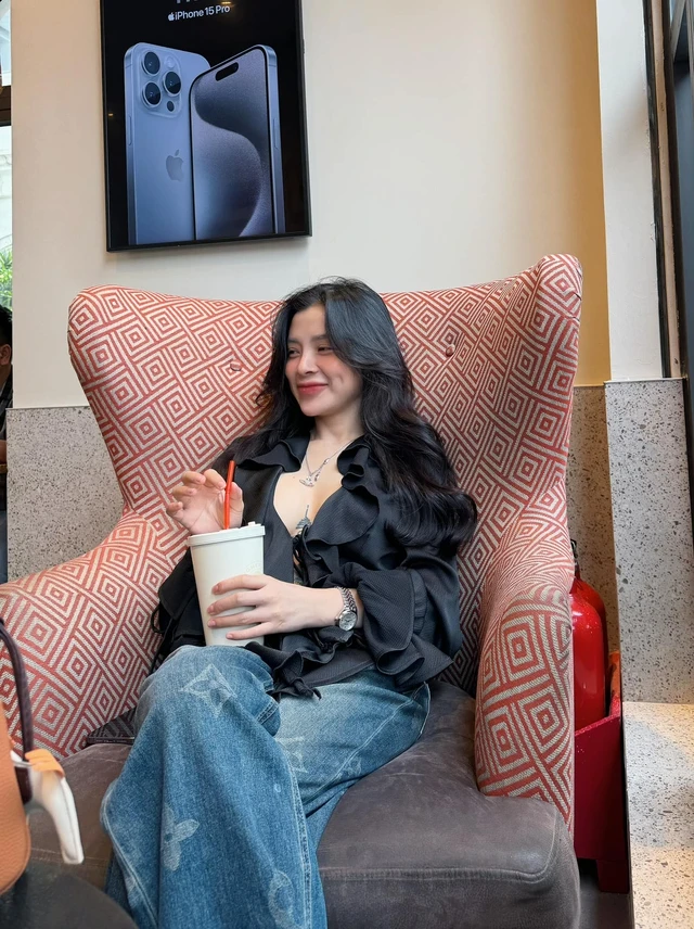 Pham Thi Ngoc Linh: From hot girl on the internet to the "beauty ...