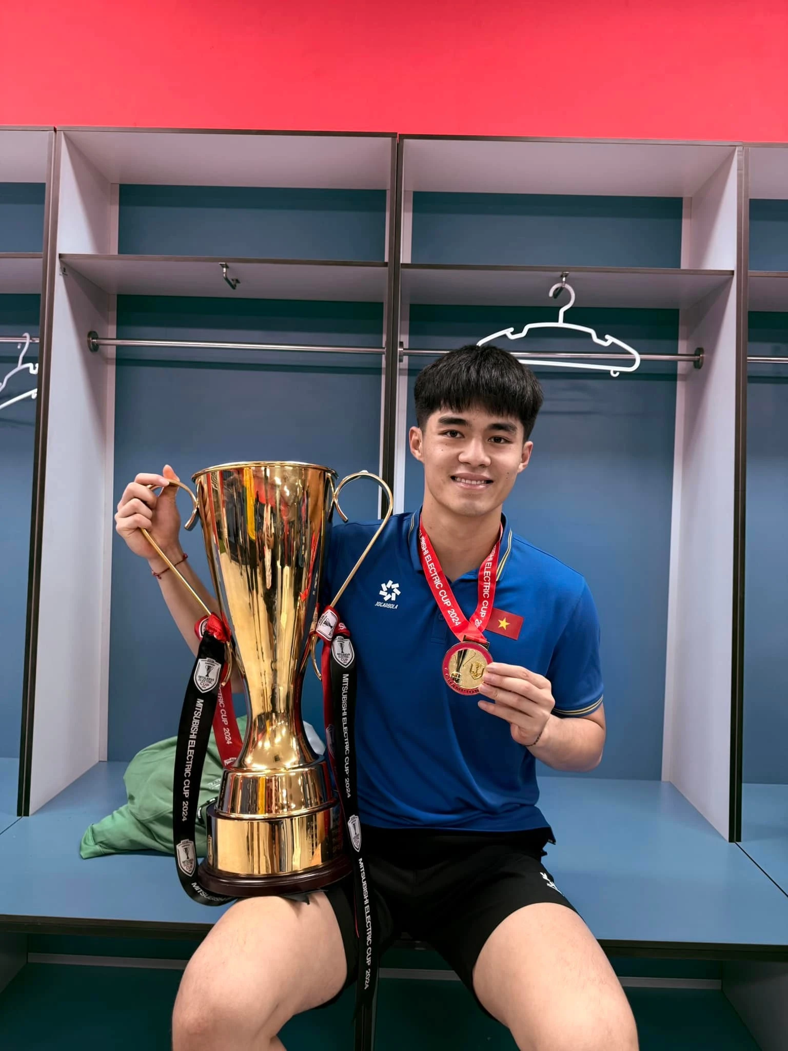 Goalkeeper Tran Trung Kien 1.91m "causes a fever", looks and style like a male god | Hot trend ...