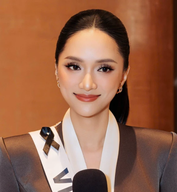 Hương Giang được fan Việt sang Thái ủng hộ, MU làm 1 hành động, Nawat ...