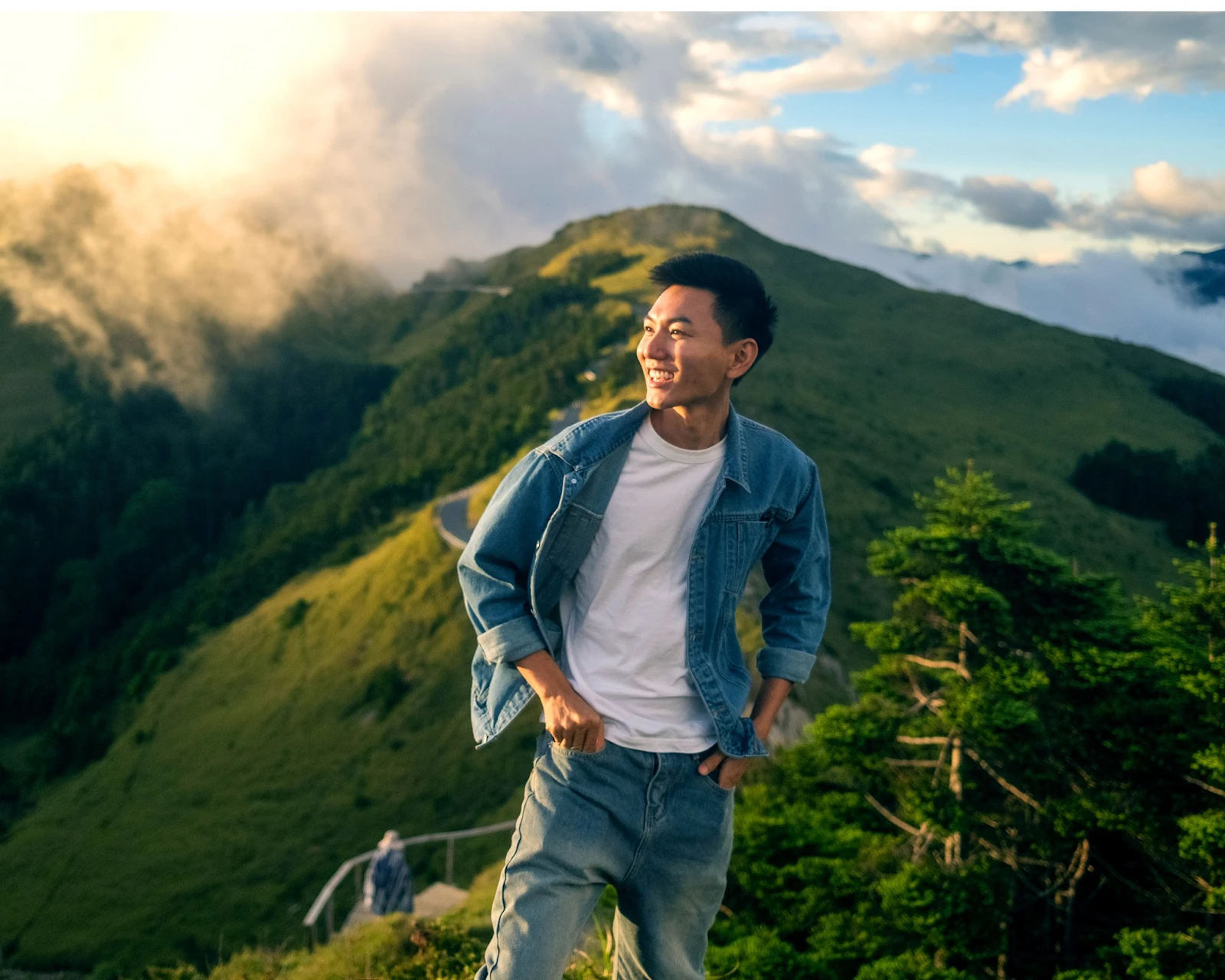 Khoai Lang Thang: From a lost engineer to a creative icon who "won the top" twice | Famous ...