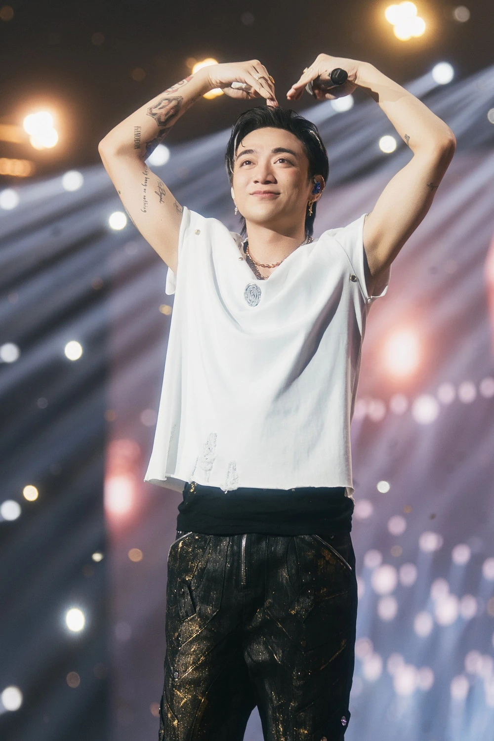 Soobin "cháy" hết mình trong đêm concert, lộ tình trạng sức khỏe "báo ...