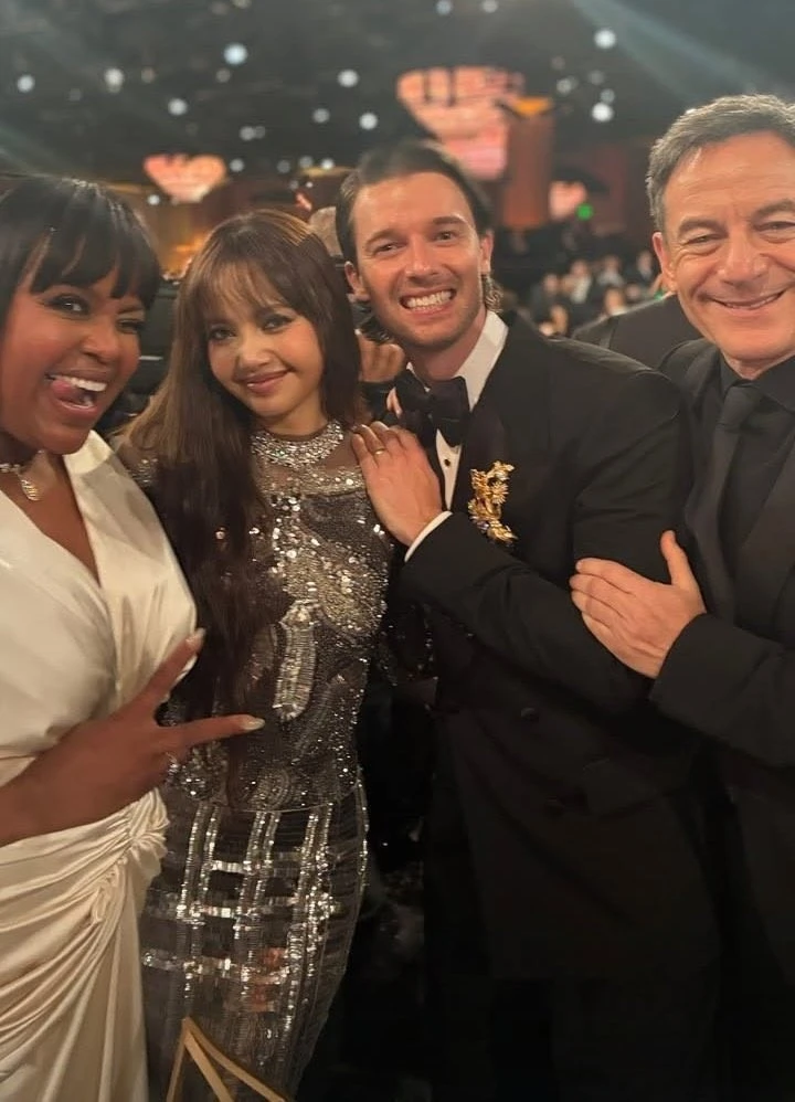 Lisa stuns with her visuals at the Golden Globes, sparking suspicions ...