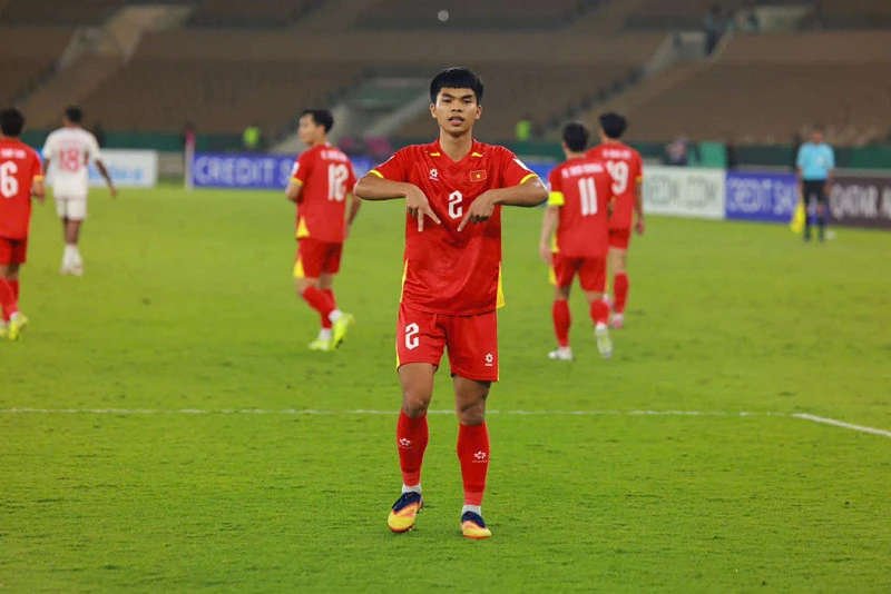 Le Phat's explosive performance with the Vietnam U23 team, sacrificing ...