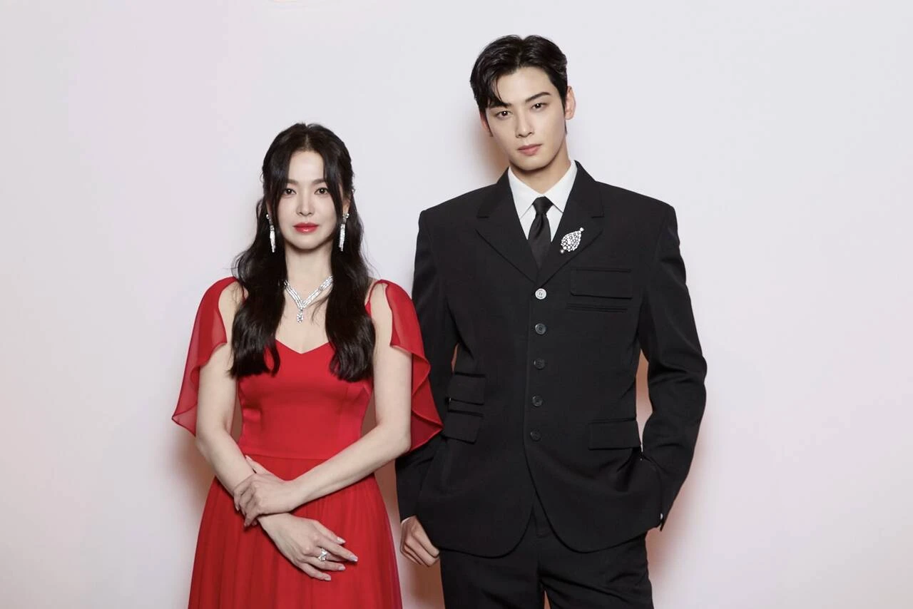 Song Hye Kyo bất ngờ bị réo tên, đứng cạnh Cha Eun Woo giữa tâm bão ...